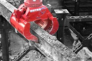 Comparing Excavator Grapple Attachments - The Attachment Company LLC
